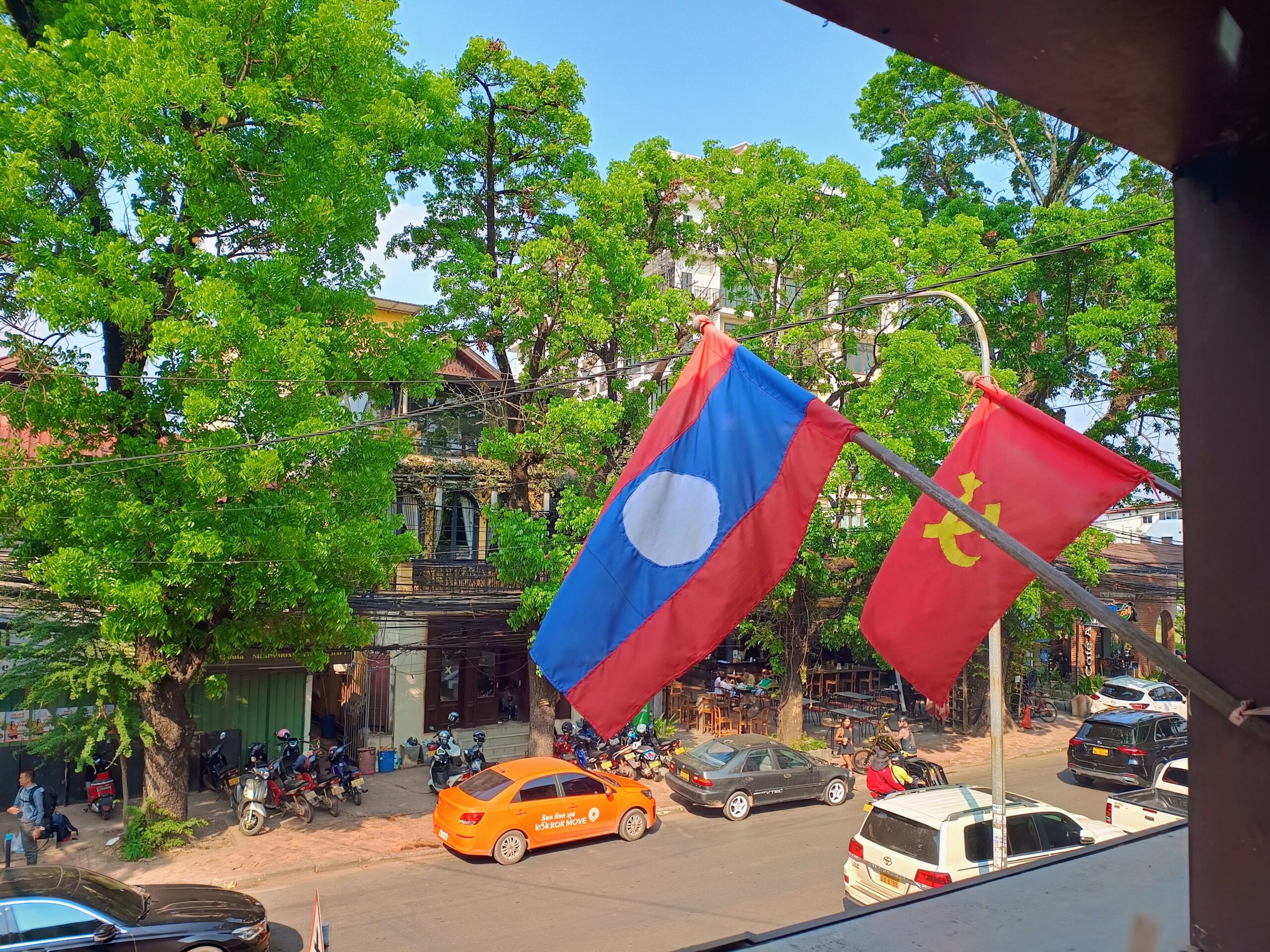 【子連れラオス旅】おすすめ配車アプリは？Loca、inDrive、KOKKOK それぞれの特徴と使い方を解説｜子ども3人と世界一周